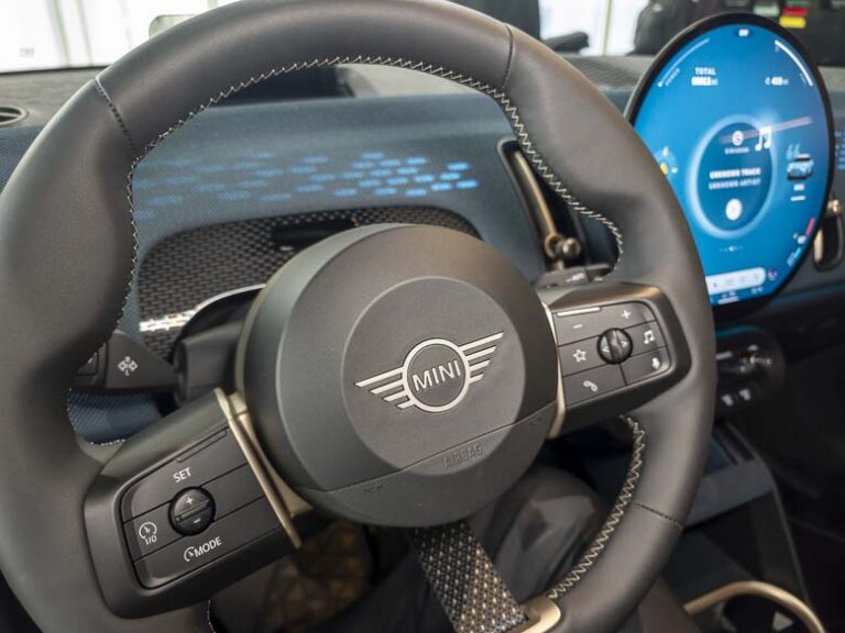 A look at the new MINI BMW OS 9 in-car computer user experience - Book ...
